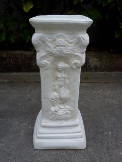 Columns ranging in height from 40 cm to 88 cm