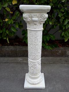 Columns ranging in height from 40 cm to 88 cm